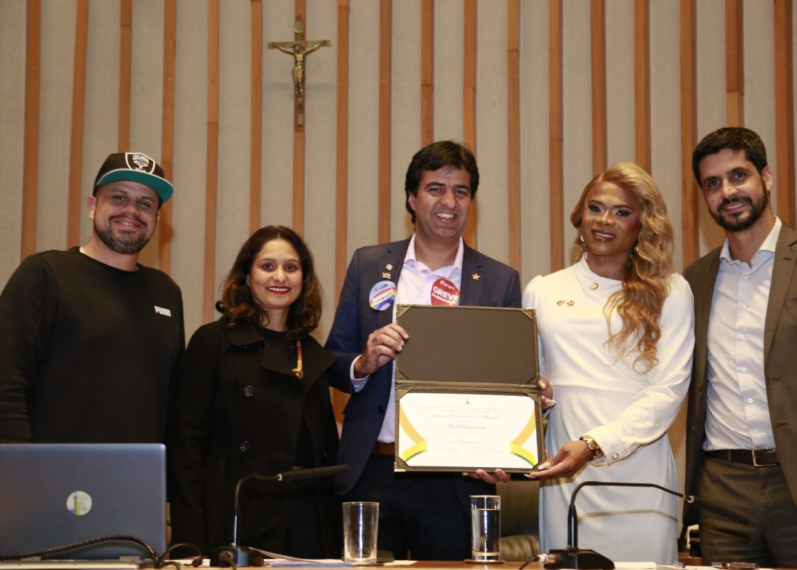 Orgulho LGBT+: a luta por representatividade nos espaços de poder ...